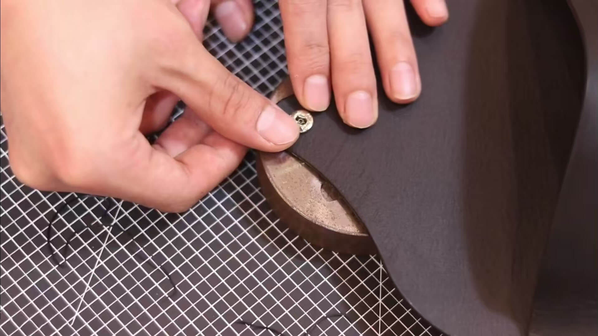 How Are Genuine Leather Glasses Cases Made? Crafting Techniques and ...
